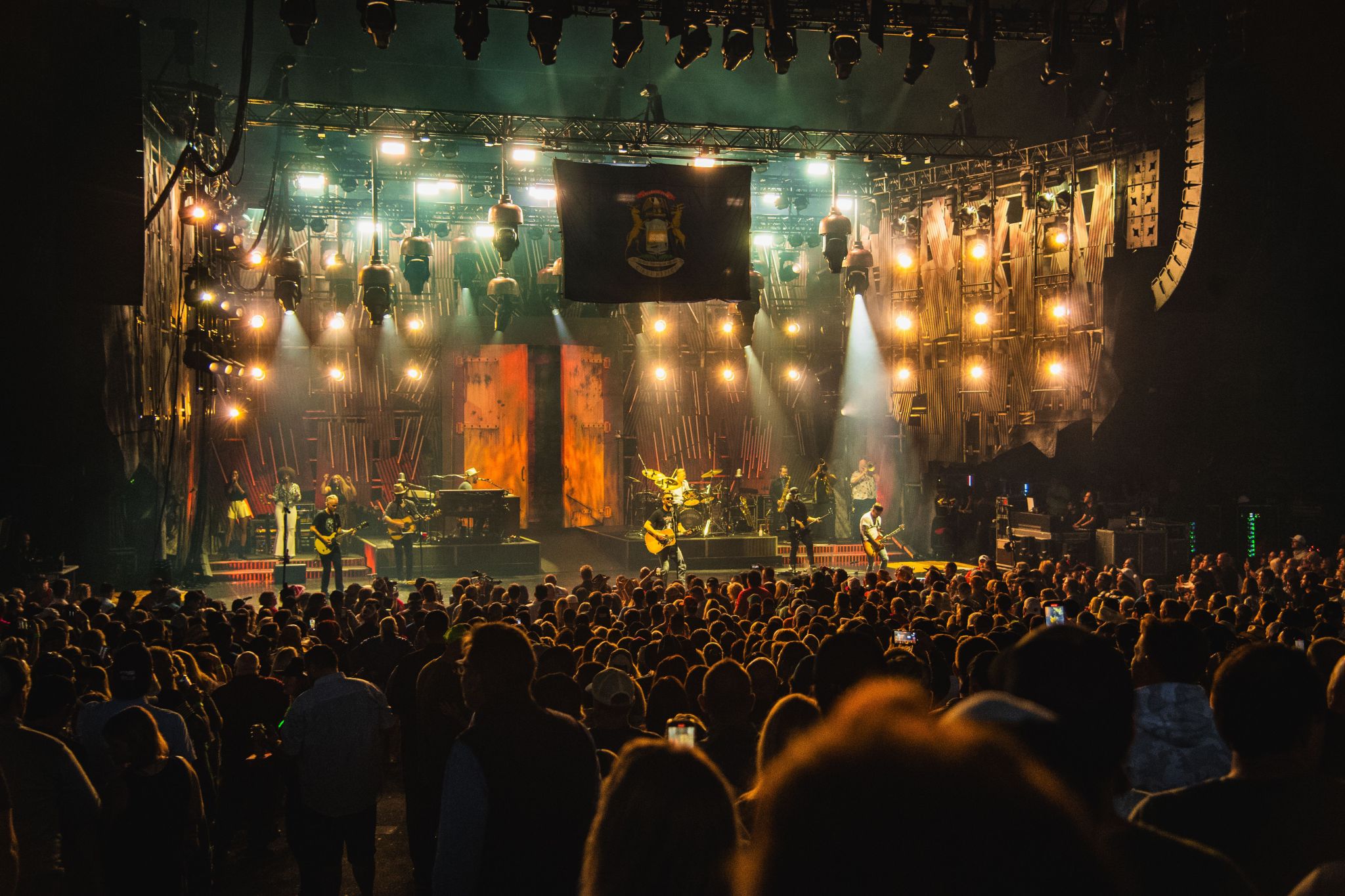 Eric Church's The Outsiders Revival Tour at Pine Knob Amphitheatre ...