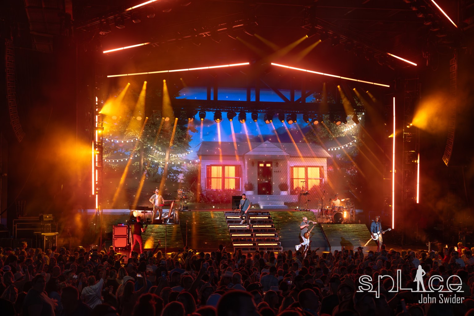 Sam Hunt Has A House Party At Pine Knob Amphitheatre in Clarkston ...