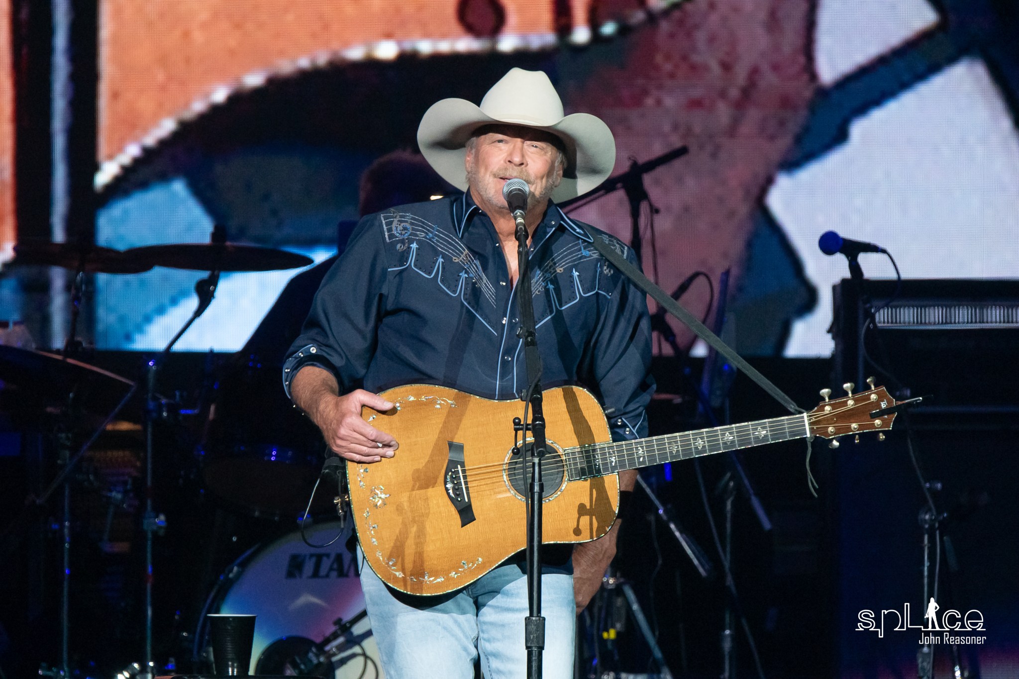 Alan Jackson at Van Andel Arena in Grand Rapids, MI - Splice Magazine ...