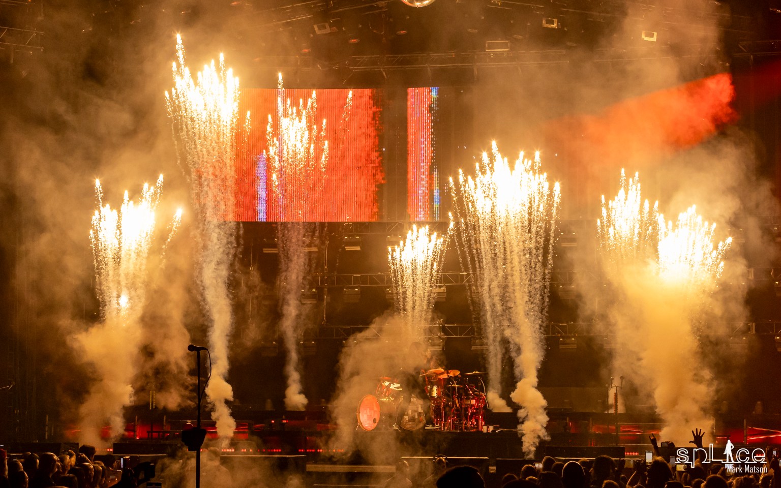 Shinedown's Dance, Kid, Dance Tour Ignites Benchmark International ...